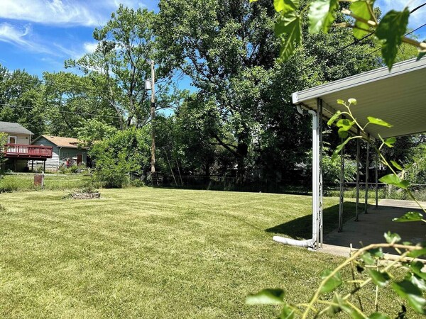 15 Minutes Away From Downtown. Entire Guest House. - Indianapolis, IN