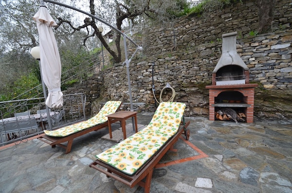 Romantisches Häuschen Für Zwei Mit Großer Terrasse Und Schönem Pool - Ligurien