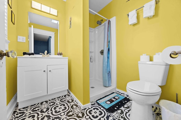 Cozy & Creative Top Unit In Lou's Arts District! - Kentucky