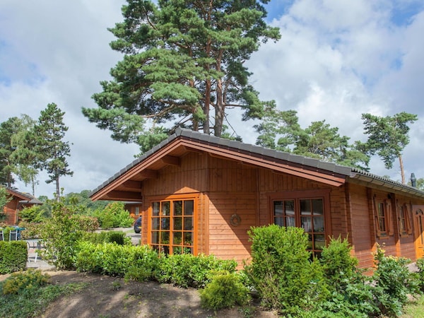Beautiful Private Villa For 6 Guests With Wifi, Pool, Tv, Terrace And Parking - Sittard
