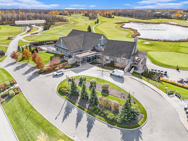 Gorgeous 4 Bedroom House In Golf Course Community - Kemptville