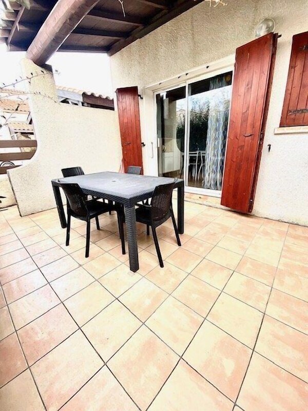 T2 Cabin With Communal Pool, Parking, Air-conditioning, Sleeps 4 - Saintes-Maries-de-la-Mer
