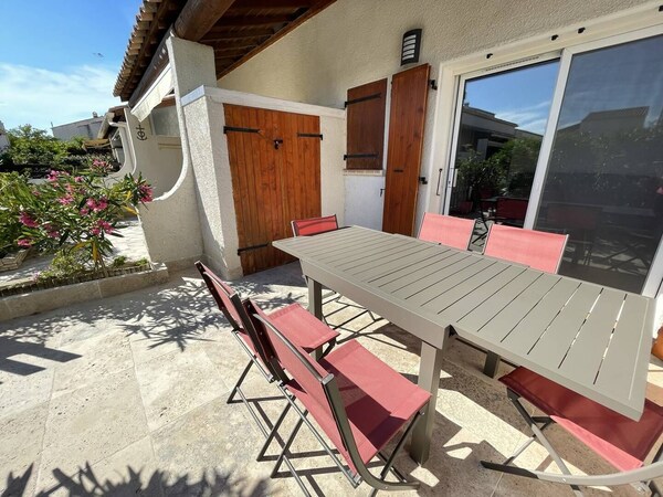 Appartement T2 - Place De Parking - Piscine Collective - Climatisation Réversible - Plage de Saintes-Maries-de-la-Mer