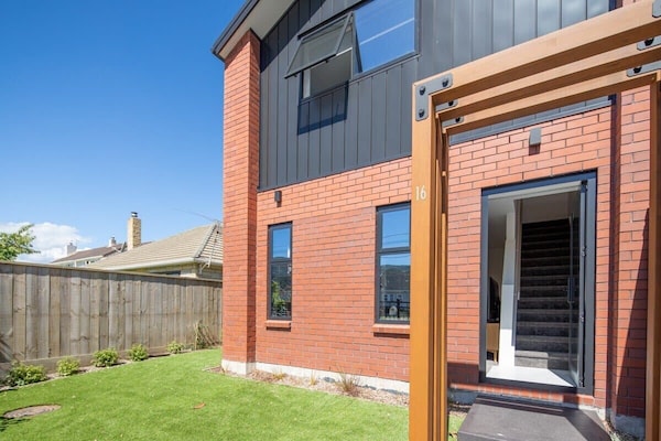 Your Home For Night, Or A Month! - Lower Hutt