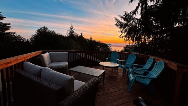 Newly Renovated With Ocean Views - Sitka, AK