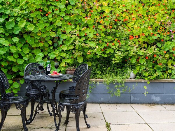Stylish Retreat In Mousehole With Sea Views & Secure Garden, Sleeps 6 - Newlyn