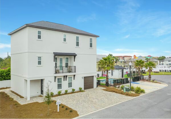 Beach Home W/pool, Golf Cart, 5-bedrooms In Charming Miramar Beach - 德斯坦