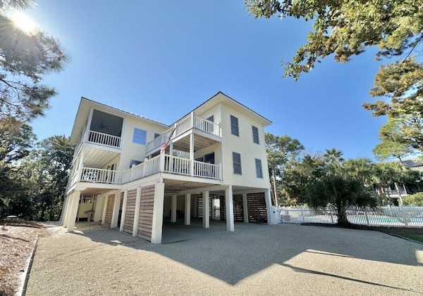 Private Pool, Beach Access, Tennis And Pickle Ball Court! - St. George Island, FL