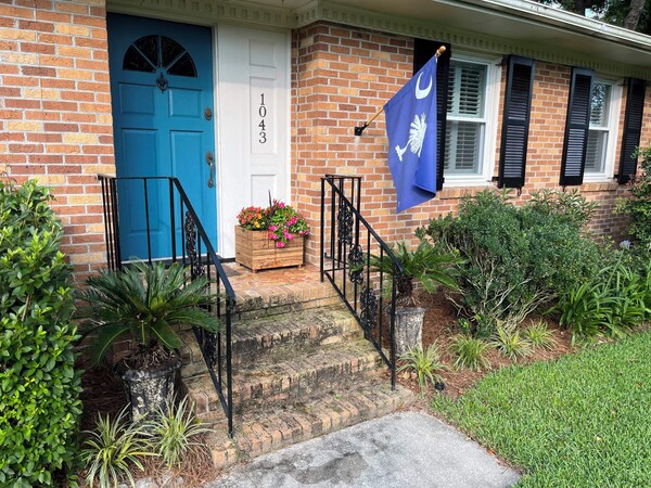 Charming Fort Sumter Cottage - Charleston, SC