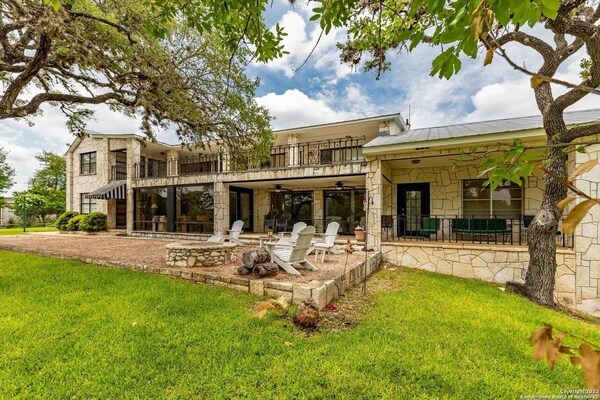 The River Oaks Lodge Main House, 7 Bedrooms, 7.5 Bathrooms! - Hunt, TX
