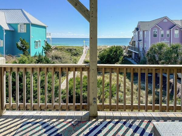 Bright, Spacious Oceanfront Duplex With Pool Access - Swansboro, NC