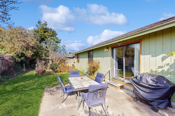 Dog-friendly Home With Large Private Yard & Bbq - Close To Beach & Hiking - Blue Lake, CA