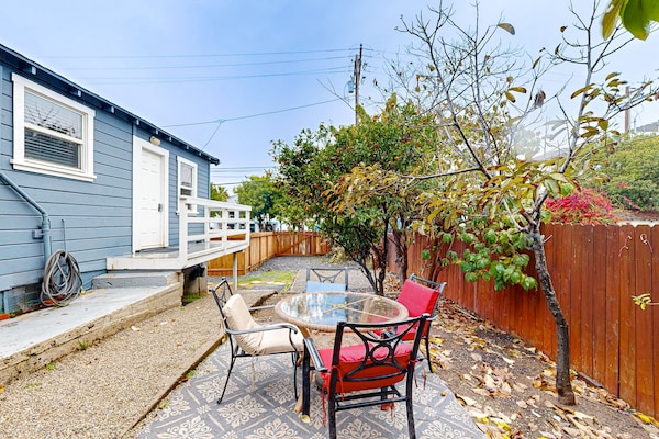Sweet Beach Home Just Blocks To The Sand - Outdoor Patio & Yard For Relaxing! - Vista, CA