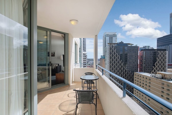Charlottes Poolside Stay Steps To Dining And Shops - Brisbane