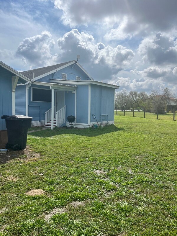Charming, Spacious, 2-bedroom House With Wifi, Ac In Enjoyable Rio Hondo. - Harlingen, TX