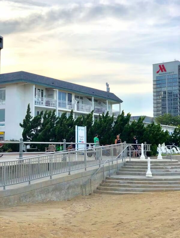 Beach Studio - Oceanside, Pool, Boardwalk, Bikes - Virginia Beach