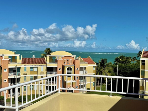 Zen Penthouse With Spectacular Ocean And Nature Reserve Views For Family Retreat - Canovanas