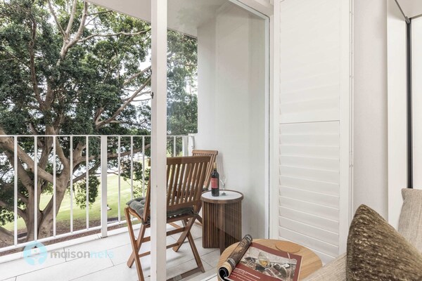 Absolute Waterfront Elizabeth Bay Views & Pool - Surry Hills