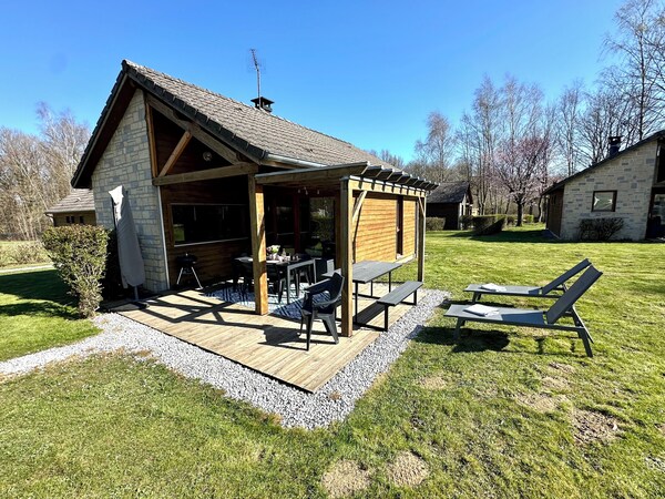 Joli Chalet Dans Un Domaine Familial Et Piscine - Ardennes
