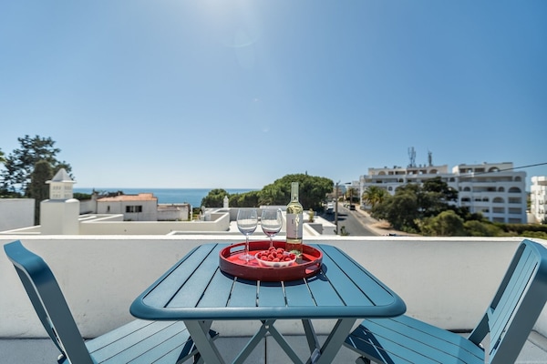 Sea Bliss: Your Seaside Retreat In Alporchinhos - Porches