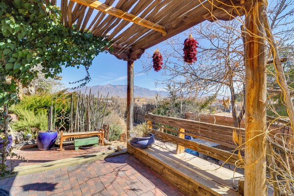 Spacious Mtn-view Gem In Corrales! - Corrales, NM