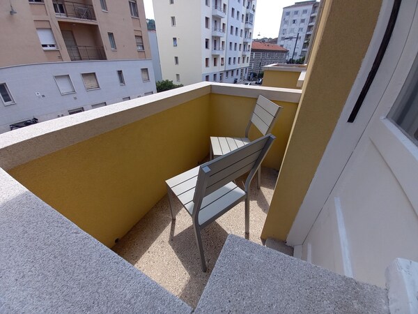 Cozy Apartment 15 Minutes From Downtown And 5 Minutes From The University. - Ankaran