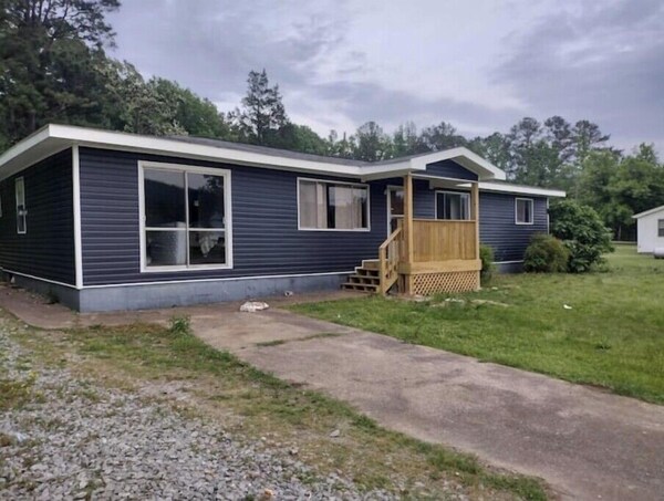 Country Home Near City, 3 Bedroom, Sleeps Up To 10 - Somerville, AL