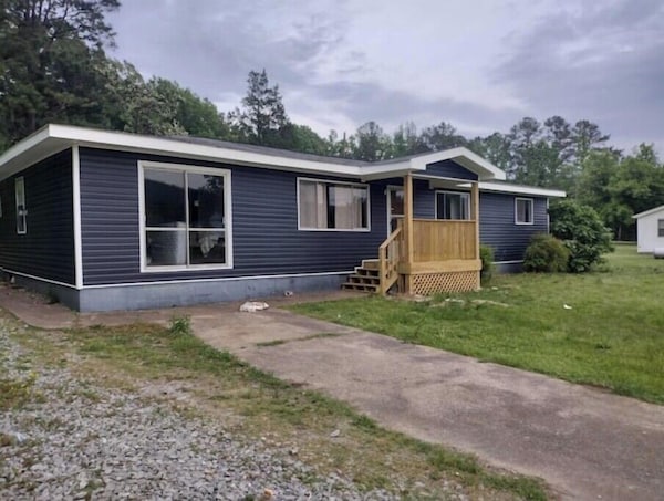 Country Home Near City, 3 Bedroom, Sleeps Up To 10 - Somerville, AL