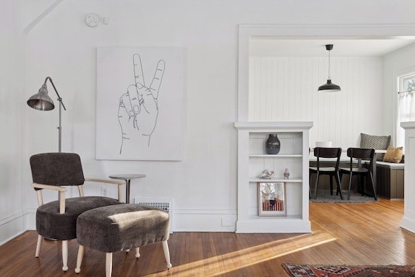Linden Hills Edina. Remolded Home Near The Lakes. King Bed. Sleeps 10. - Minnetonka, MN