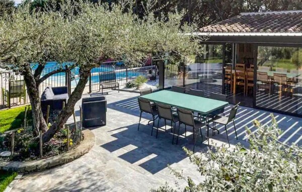8 Bedroom Lovely Home In Vézénobres - Alès