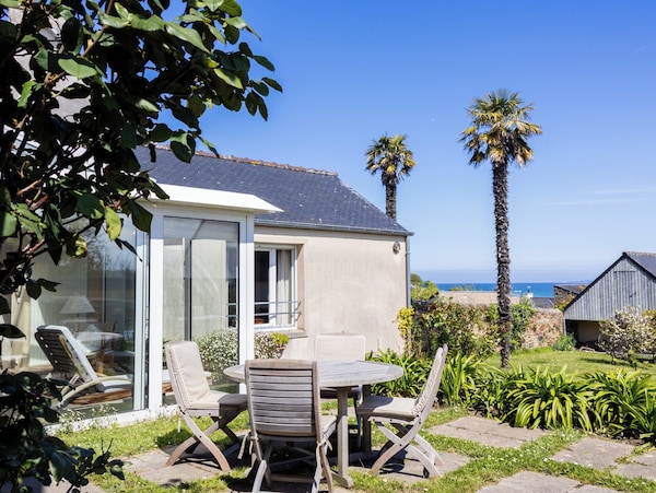 Maison De Vacances 'Maison Bretonne Madame Est Servie' Avec Vue Sur La Mer, Terrasse Privée Et Wi-fi - Perros-Guirec