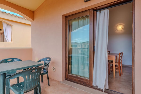 Apartment 'Mirto' With Shared Pool, Private Terrace And Air Conditioning - Olbia