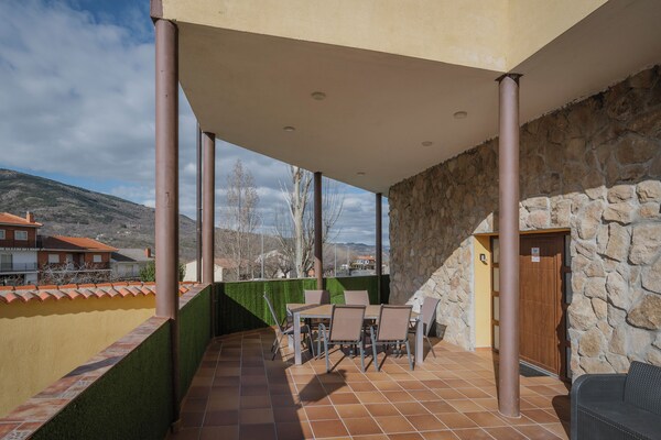 El Encanto Del Alberche 'Casa 1' Con Vistas A La Montaña, Piscina Compartida Y Wi-fi - Piedralaves