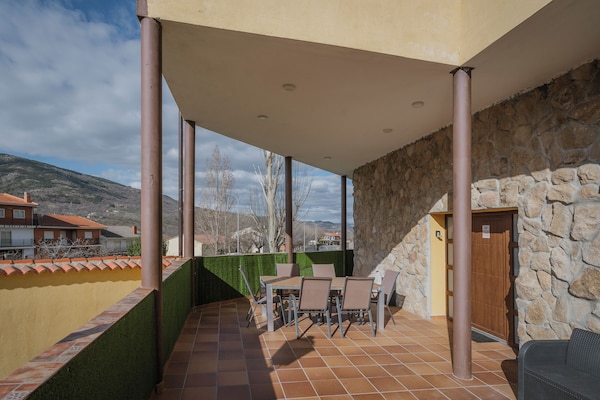 El Encanto Del Alberche 'Casa 1' Con Vistas A La Montaña, Piscina Compartida Y Wi-fi - Piedralaves