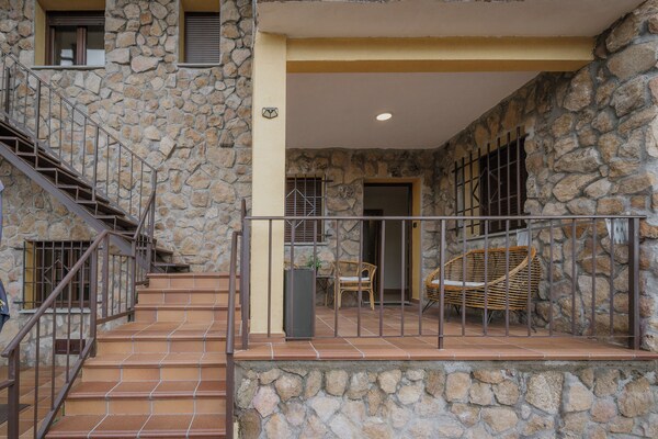 El Encanto Del Alberche 'Casa 3' Con Vistas A La Montaña, Piscina Compartida Y Wi-fi - Navaluenga