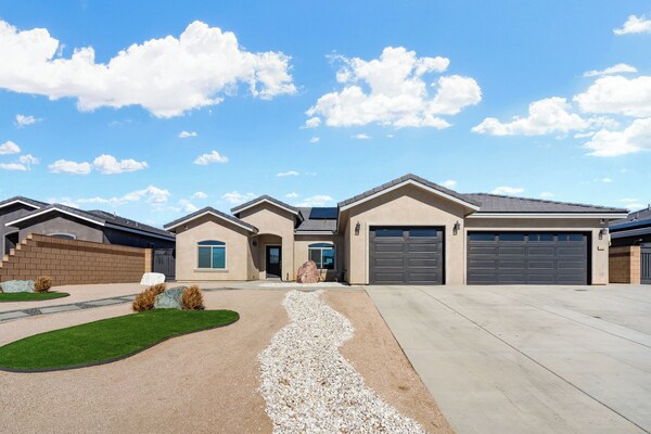 The Premier- 3bd/2bth Home In Ridgecrest - Ridgecrest, CA