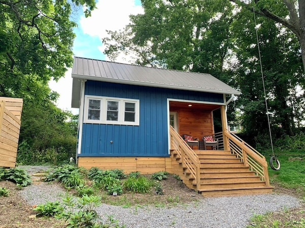 The Bluebird- A Cute, Cozy Tiny House, 5 Mins To Downtown Asheville - Asheville, NC