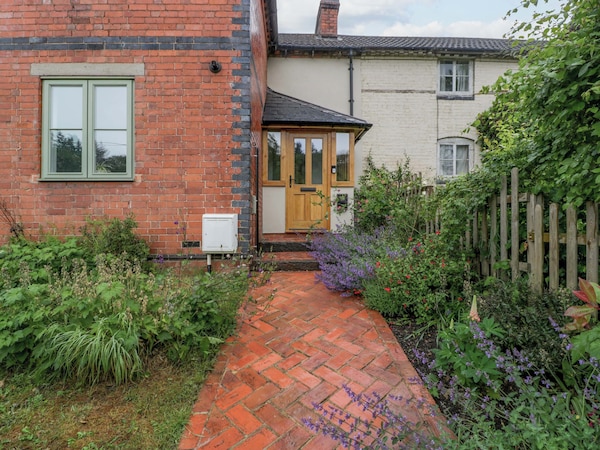 2 Loxter Villas, Pet Friendly, Character Holiday Cottage In Ledbury - Ledbury