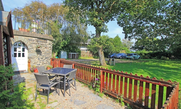 Garden Flat, Pet Friendly, With A Garden In Porthmadog - Portmeirion