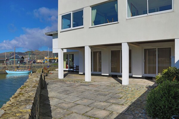 Glaslyn Harbour Views, Pet Friendly, With A Garden In Porthmadog - Llŷn Peninsula
