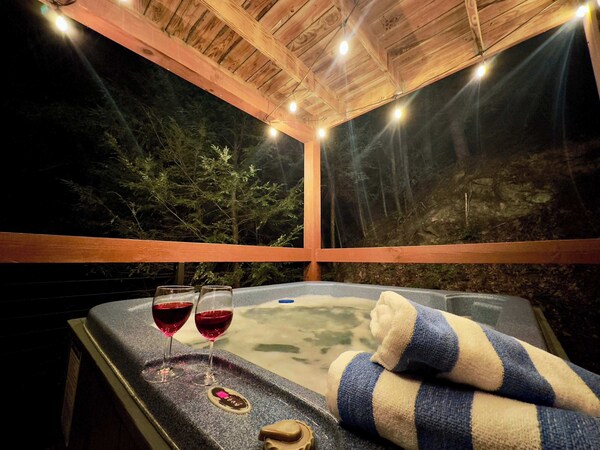 Cove Creek Overlook - Newly Remodeled & Secluded! - Townsend, TN