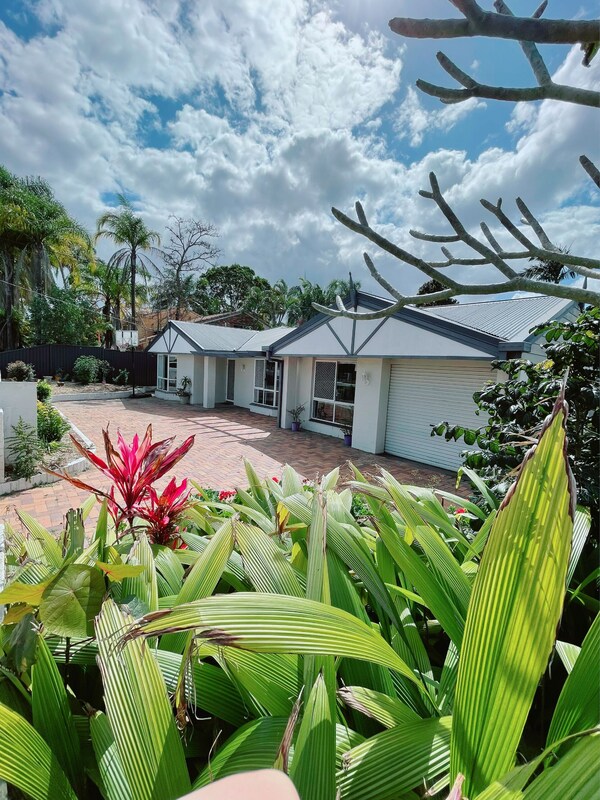 Peaceful, Relaxing Getaway 5 Bedroom House With Spa - Brisbane