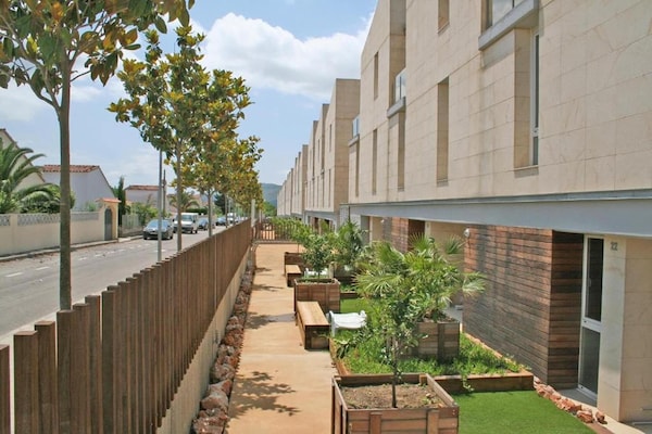Atractivo Apartamento Con Terraza. - La Escala