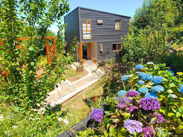 Tasteful Cabin Tucked Away In Puerto Montt - Alerce