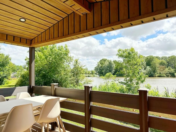 The Pearl Of The Park: A Beautiful Chalet In The Most Beautiful Spot In Our Park! - Callantsoog