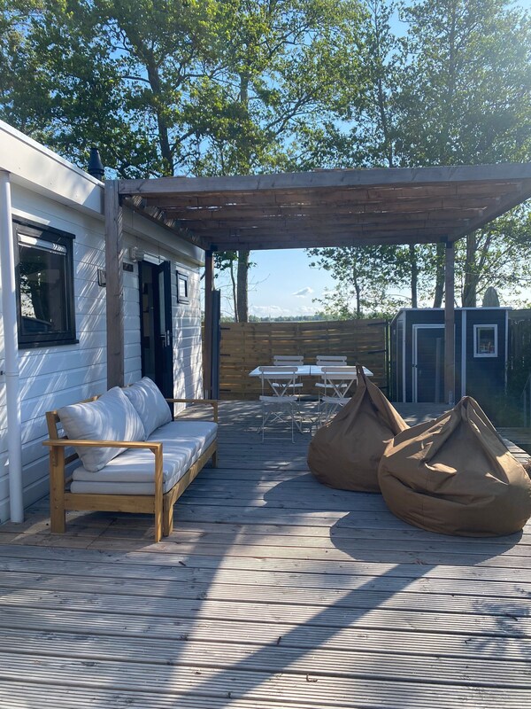A Beautiful Three Bedroom Chalet On The Edge Of Our Park With Beautiful Views Of The Meadows And Valkkoog. - Callantsoog