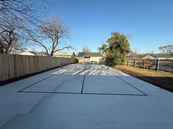 Private Pickleball Court! Lovely 2 Bedroom Home - Minutes To Everything - Waco, TX