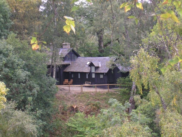 Stunning Private Villa For 4 Guests With Wifi, Tv, Terrace, Pets Allowed And Parking - Loch Ness