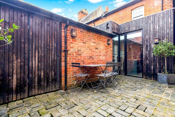 The Emerald - Central Henley, 2 Bedroom House - Berkshire