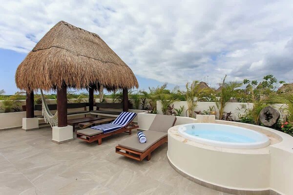Luxury Penthouse W/ Amazing Private Rooftop - Paradise Beach
